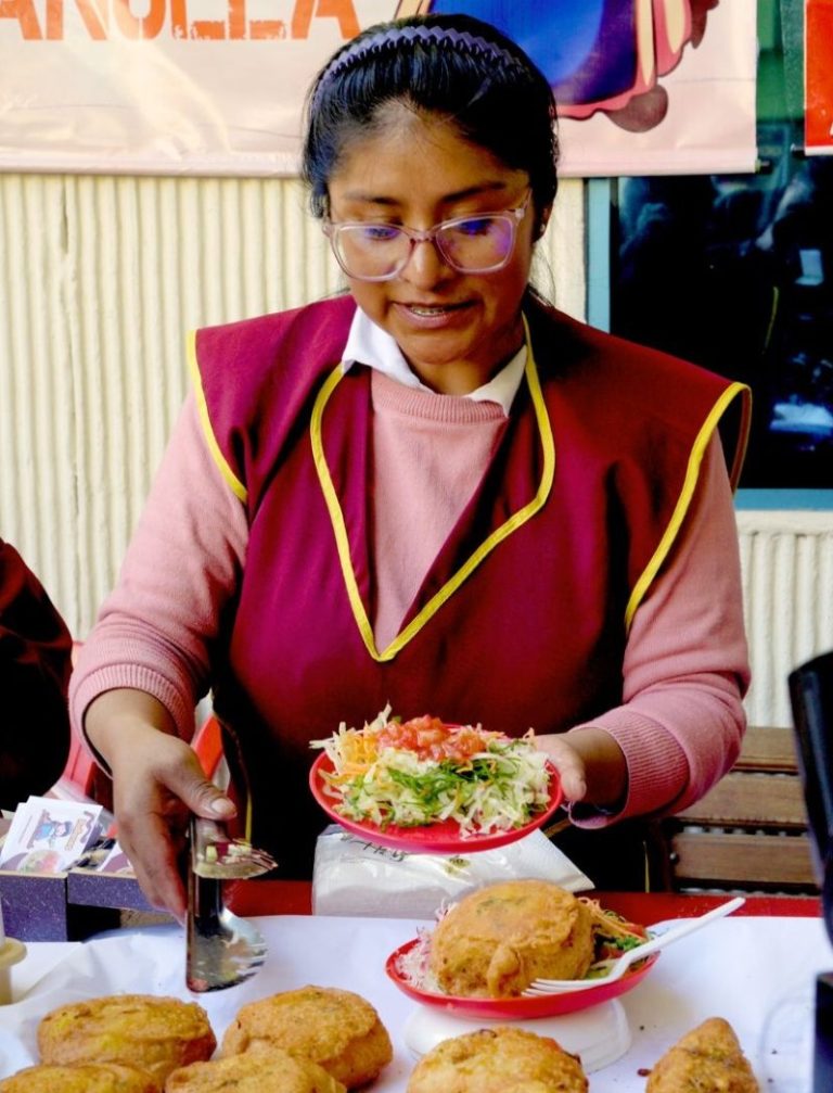 In La Paz and El Alto, street food becomes a certified tourism circuit ...